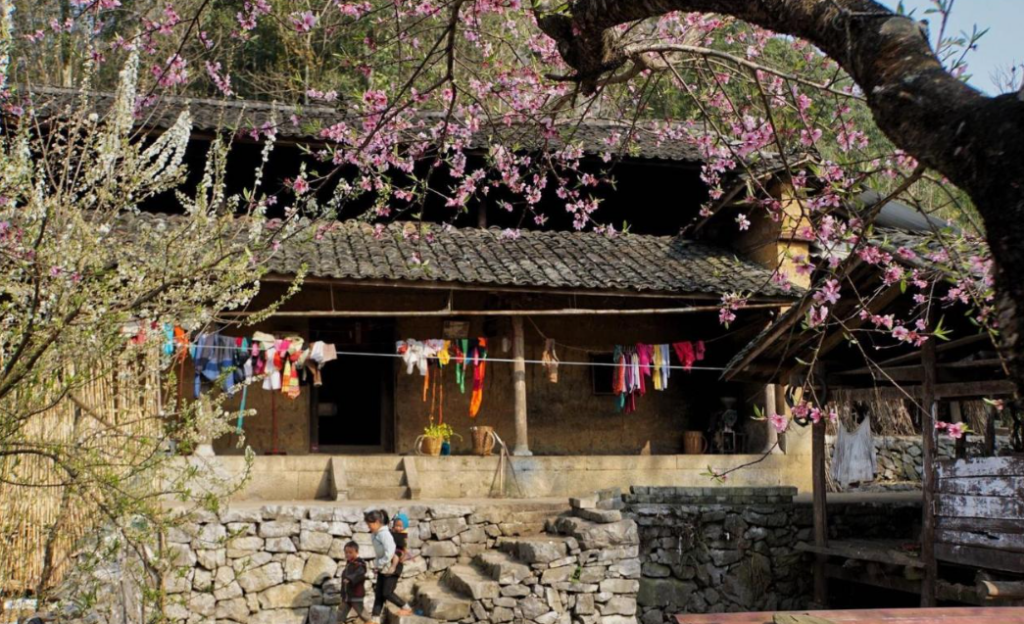 Nhà Cổ Lao Xa Homestay hmong - ExoTrails: Khám phá